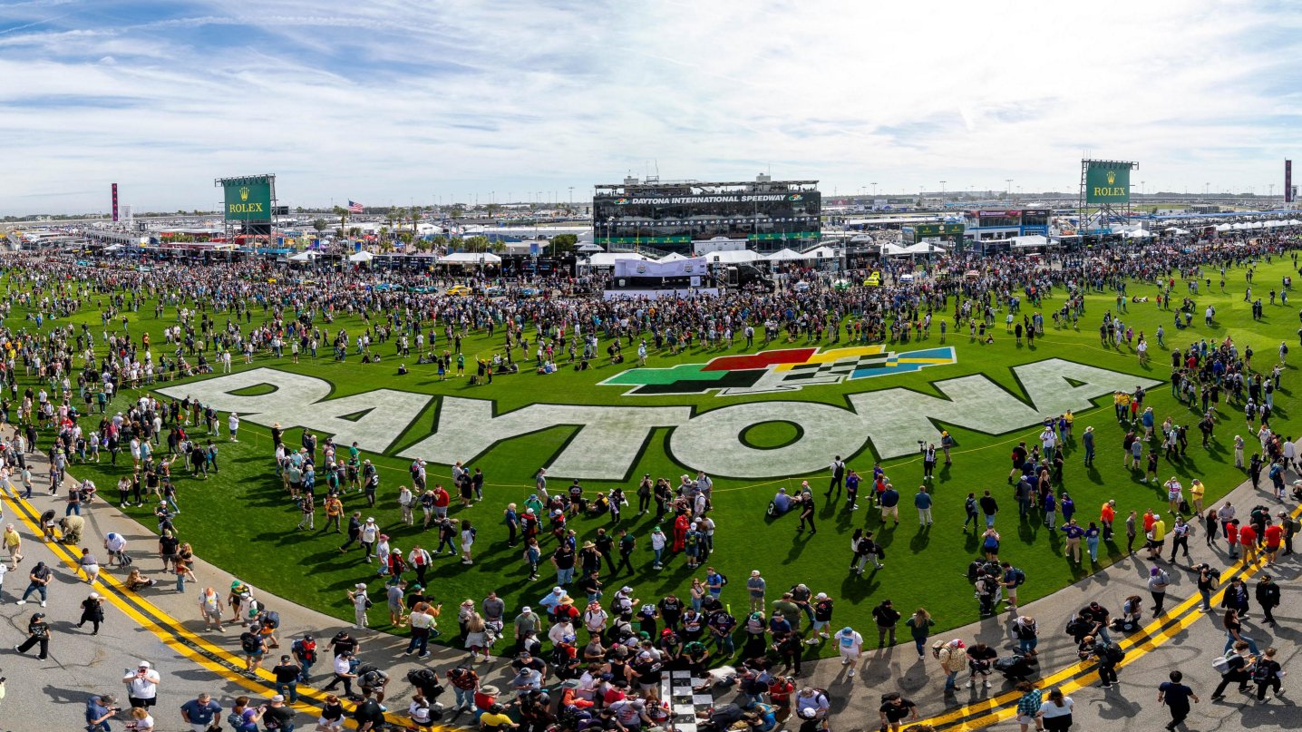 Porsche impõe a sua lei em Daytona em prova marcada por horas de ...